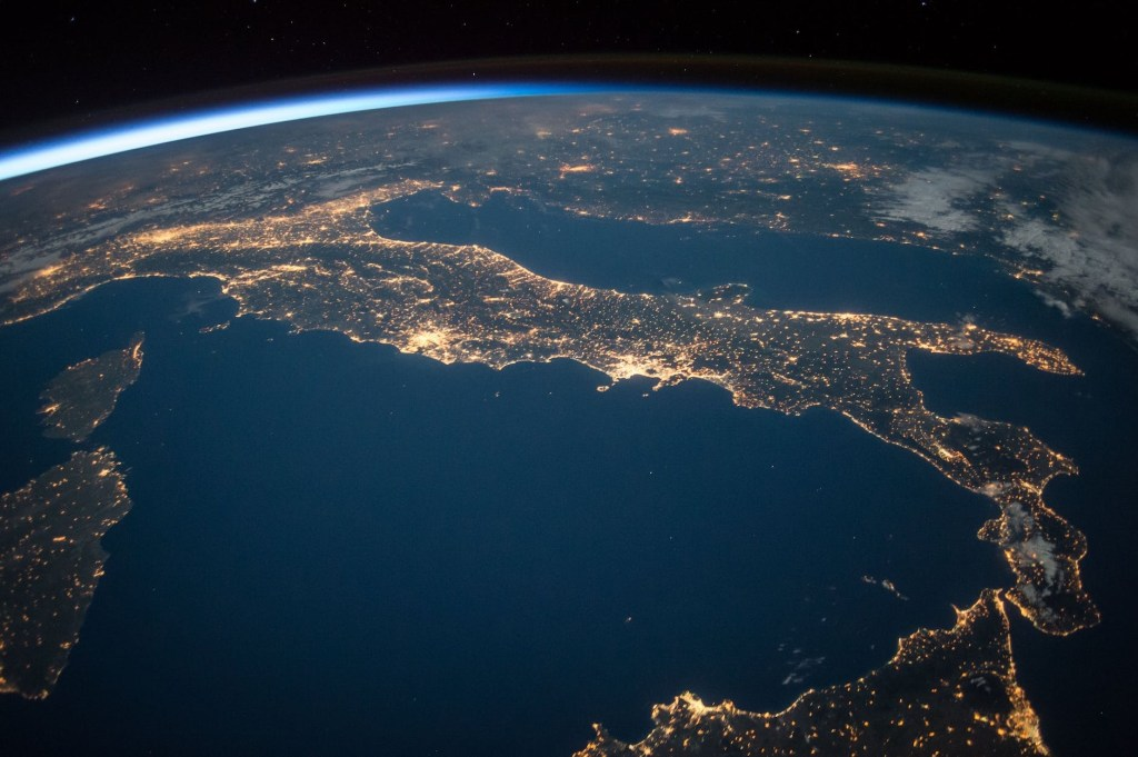 The Earth Observation Market: A Skyrocketing Sector Powered by Space ...